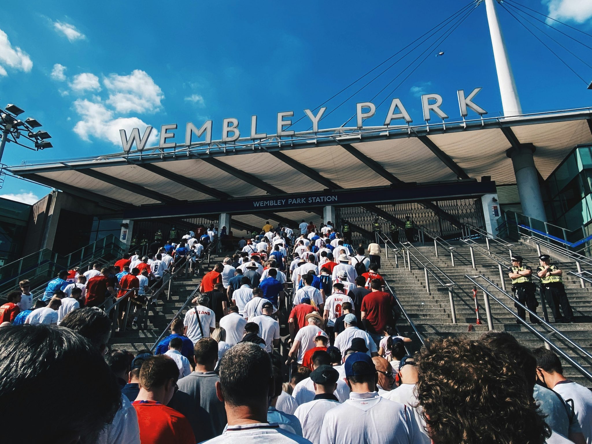 Wembley Stadium Transport Guide: Trains, Parking & Exit Strategy