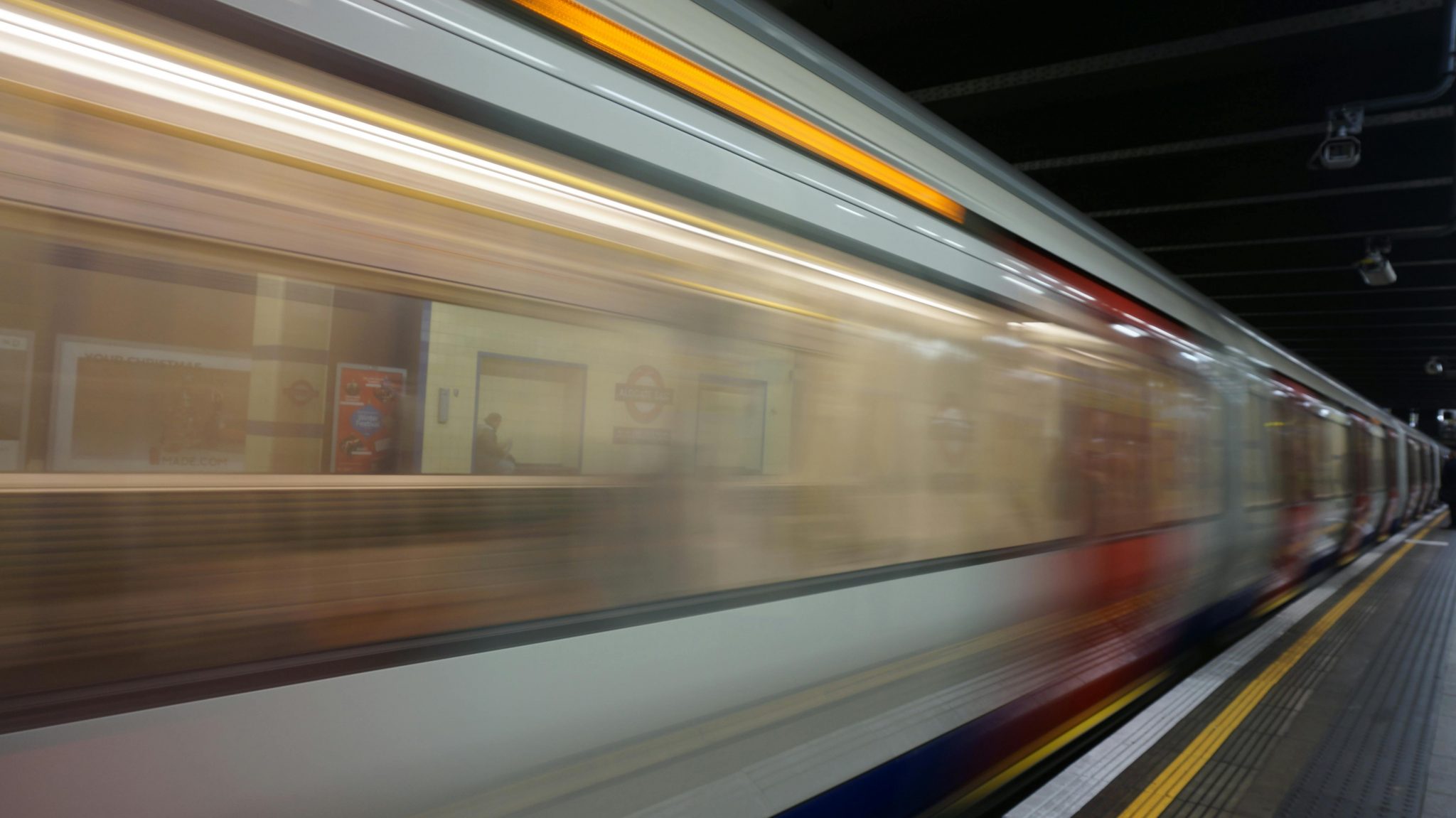 The Oval Transport Guide | How to Get There & Leave Fast